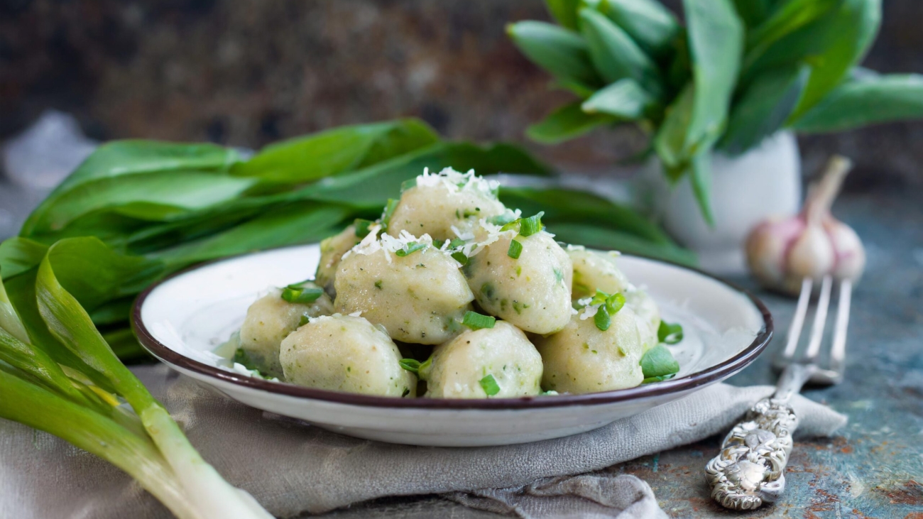 Wild Garlic German Dumplings | Traditional European Dumplings with ...