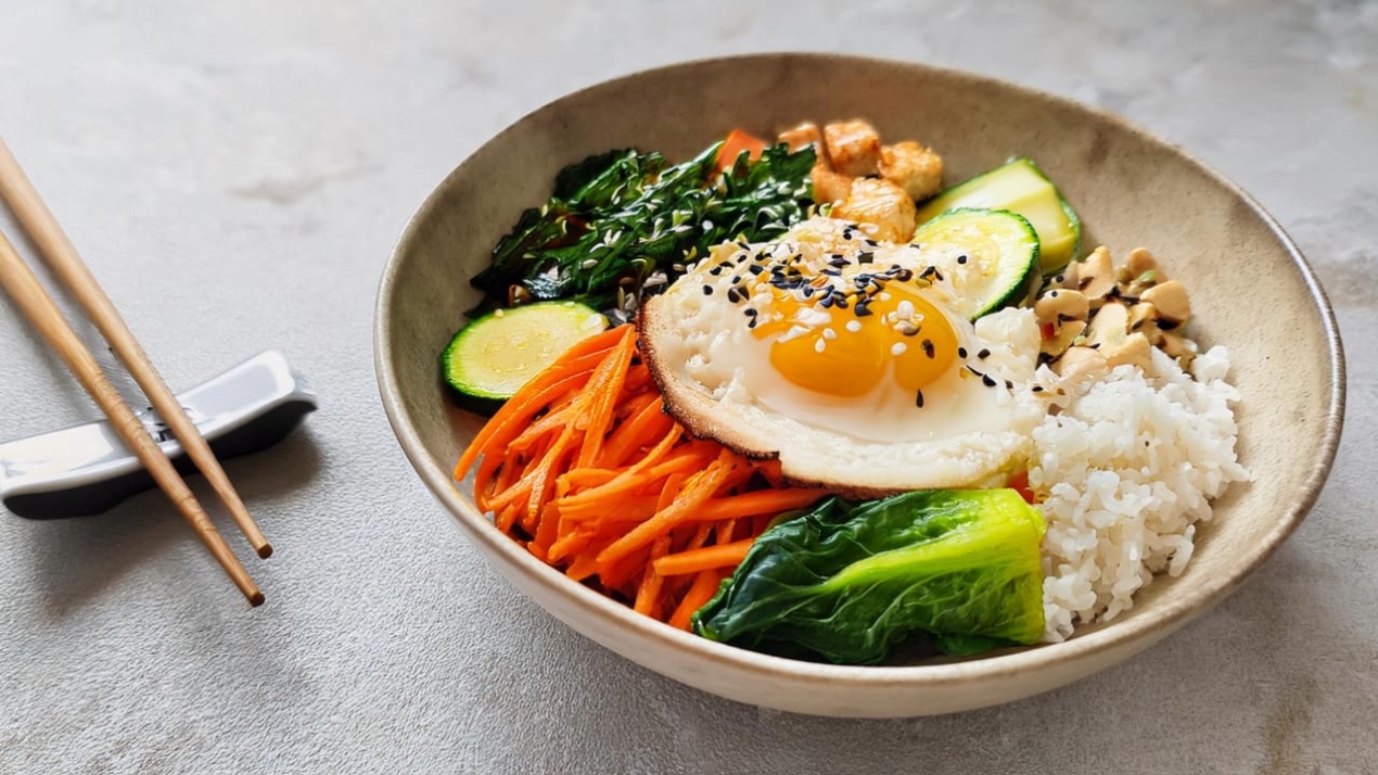 Vegan Bibimbap Recipe: A Delicious Korean Rice Bowl with Tempeh and ...