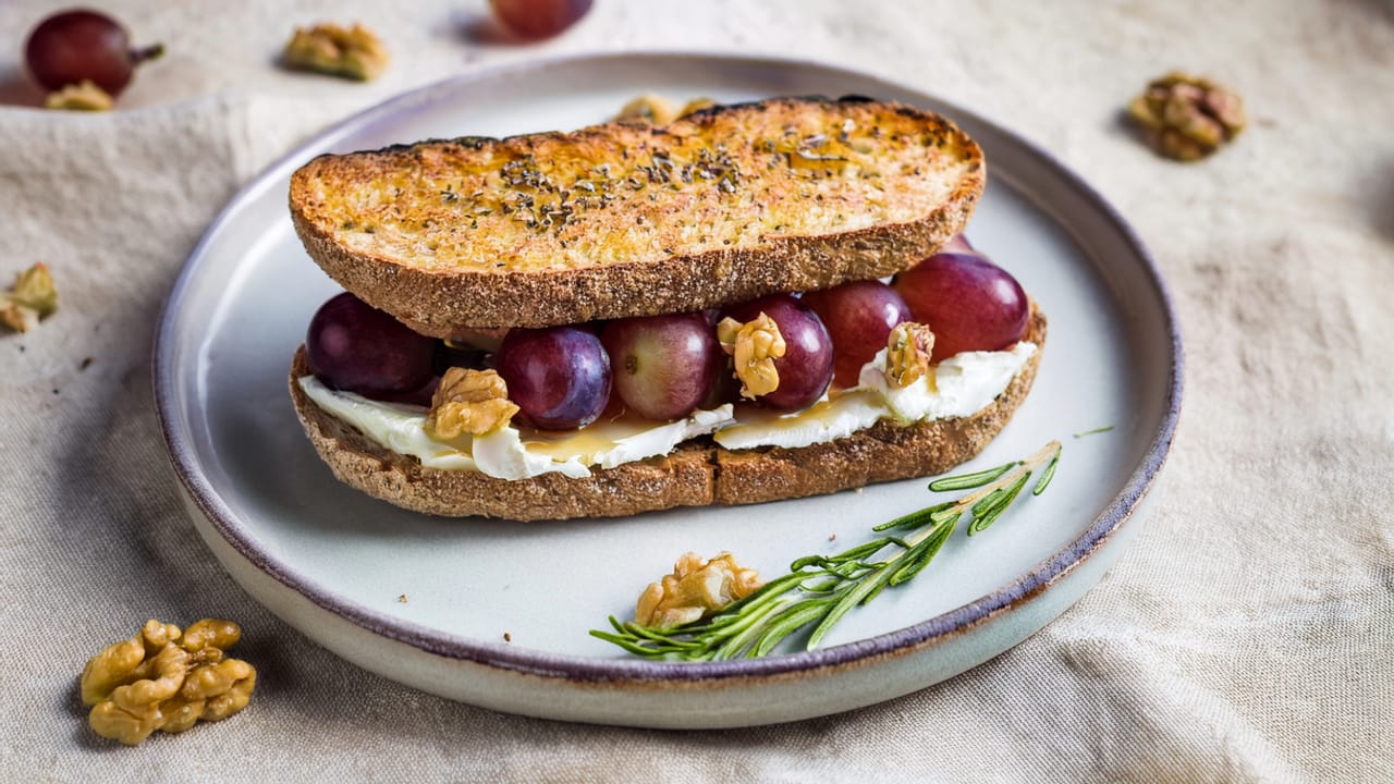 Grapes, Brie & Walnut Crunch Toastie: A Gourmet Vegetarian Sandwich ...