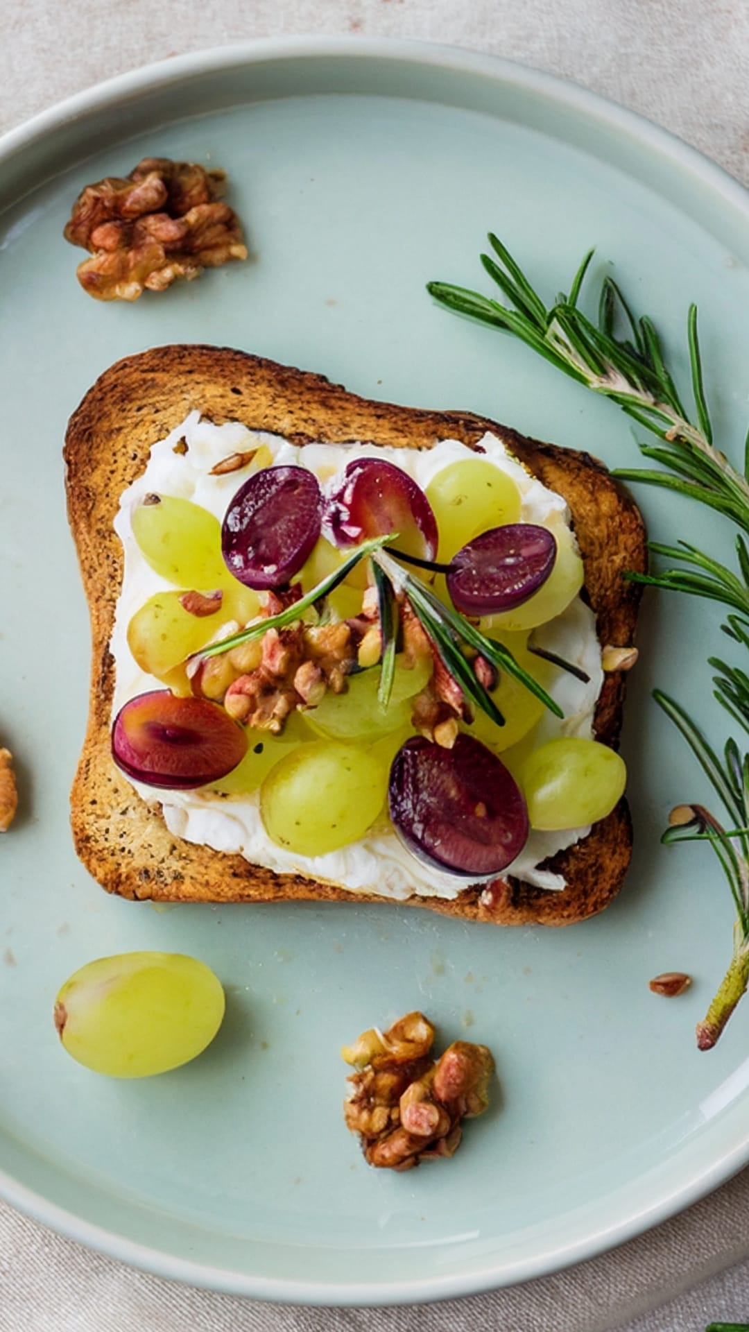 Grapes, Brie & Walnut Crunch Toastie: A Gourmet Vegetarian Sandwich ...